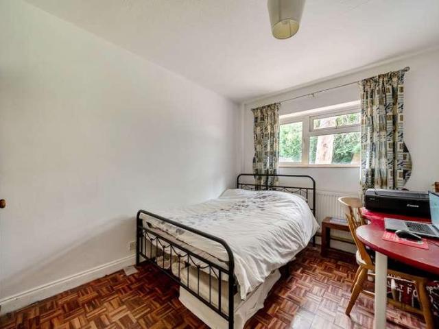 6 bed house for sale