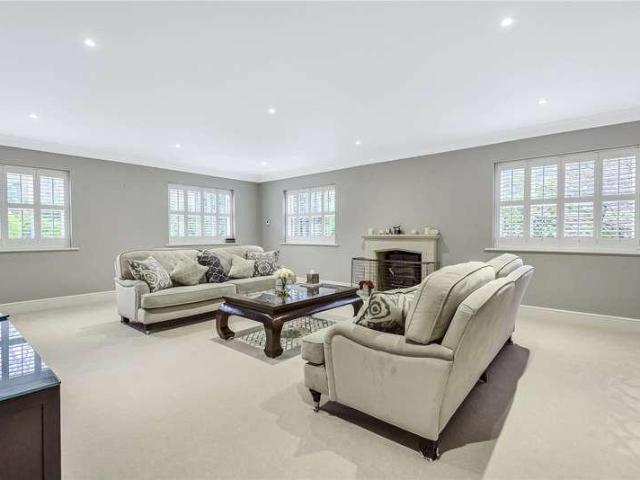 6 bed house for sale