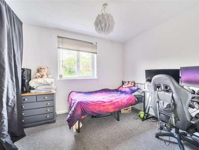 6 bed house for sale