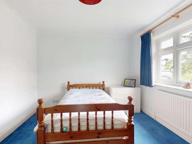 6 bed house for sale