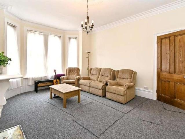 6 bed house for sale