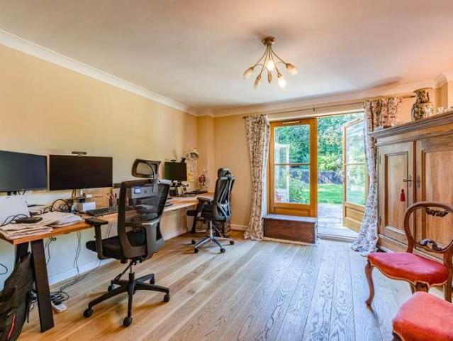 6 bed house for sale
