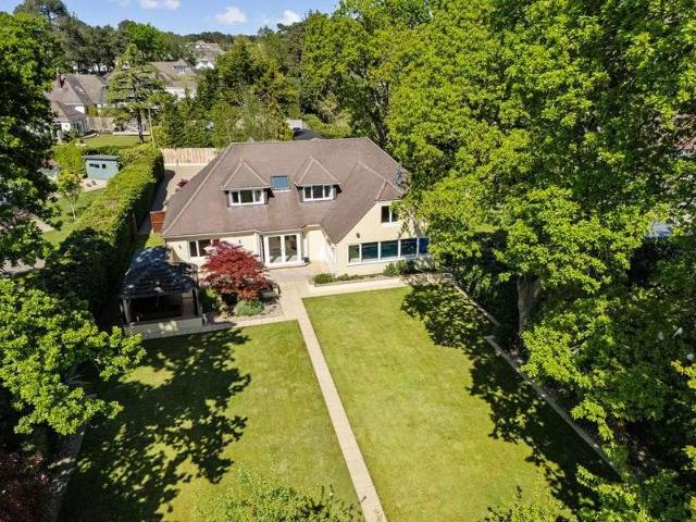 6 bed house for sale