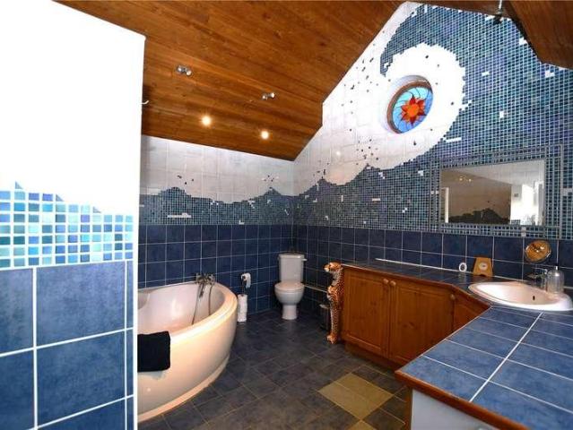 6 bed house for sale