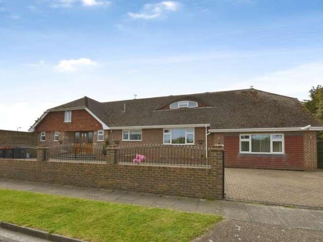 6 bed house for sale