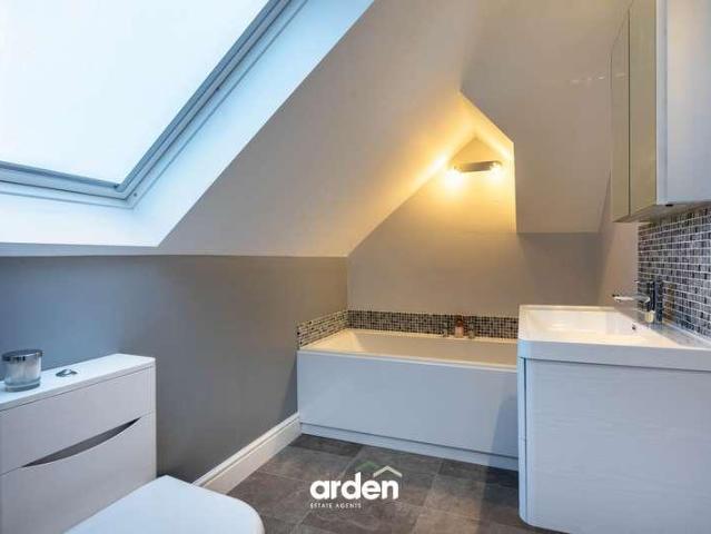 6 bed house for sale