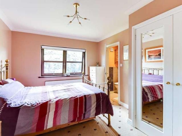 6 bed house for sale