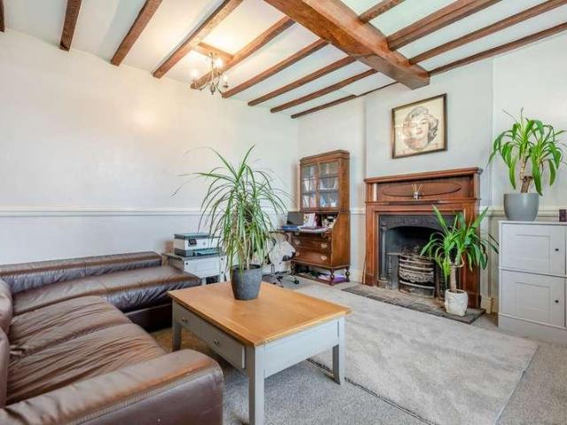 6 bed house for sale