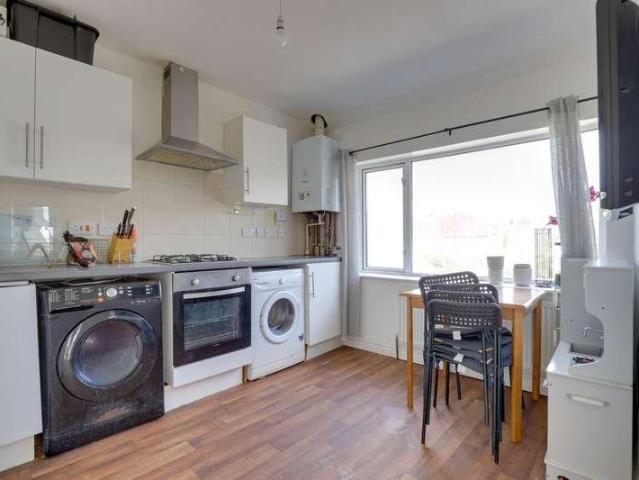 6 bed house for sale