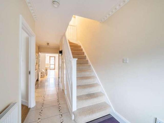 6 bed house for sale