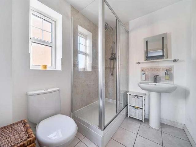 6 bed house for sale