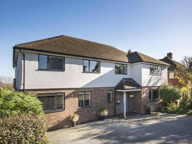 6 bed house for sale