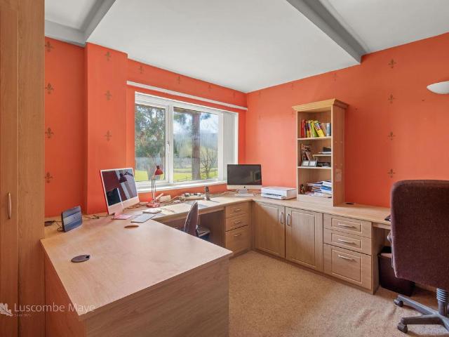 6 bed house for sale