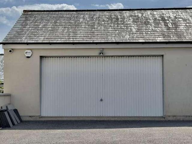 6 bed house for sale