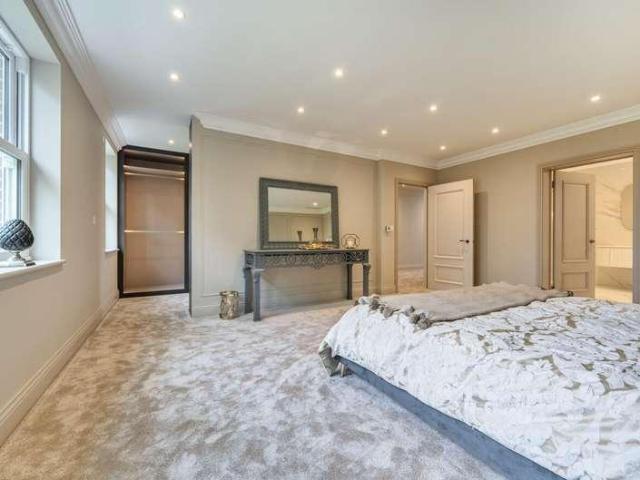 6 bed house for sale