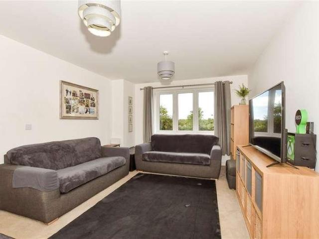 6 bed house for sale
