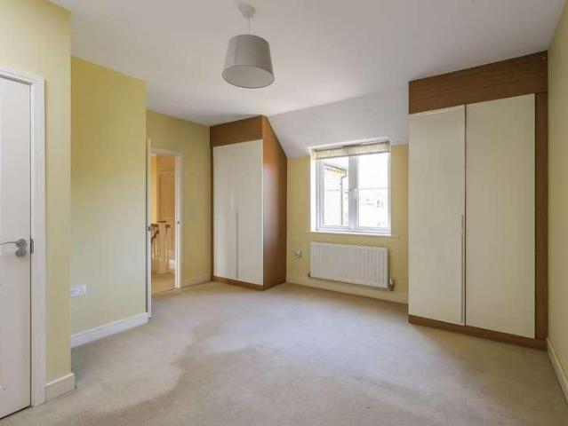 6 bed house for sale