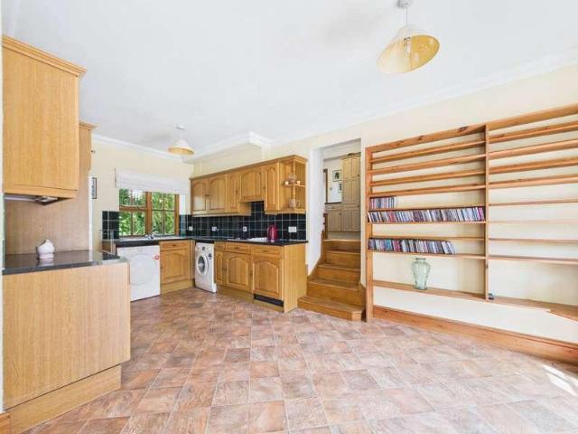 6 bed house for sale