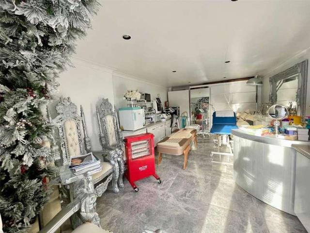 6 bed house for sale
