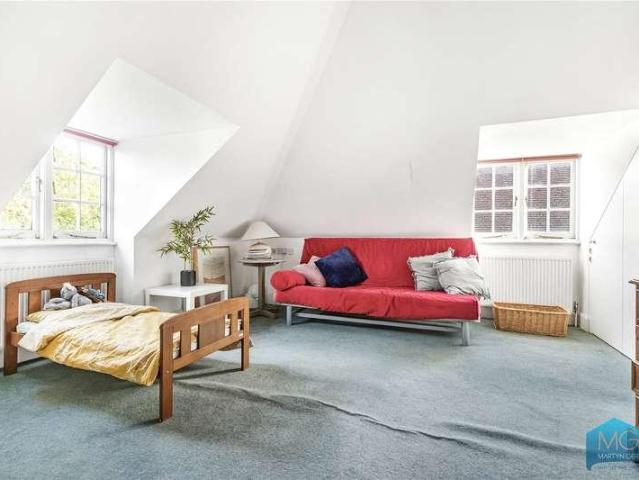 6 bed house for sale