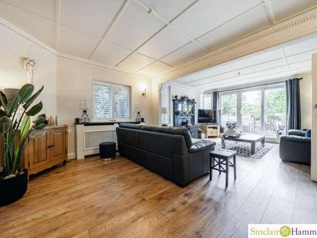 6 bed house for sale