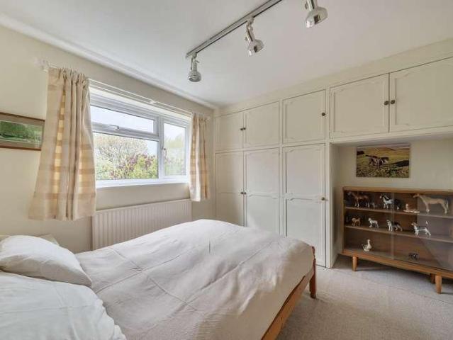 6 bed house for sale