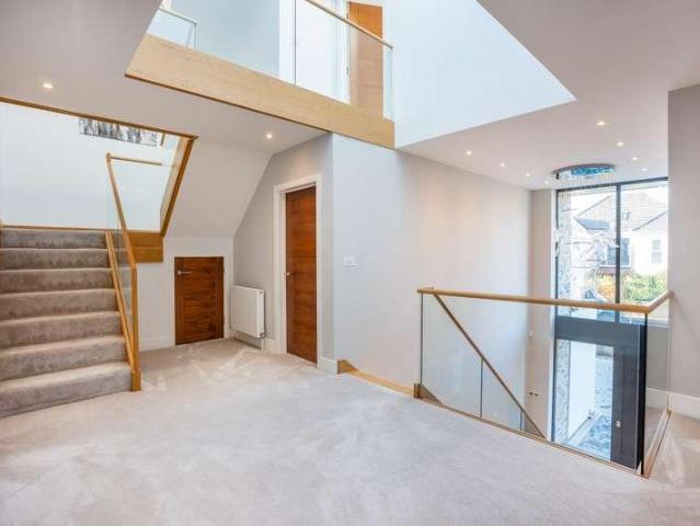 6 bed house for sale