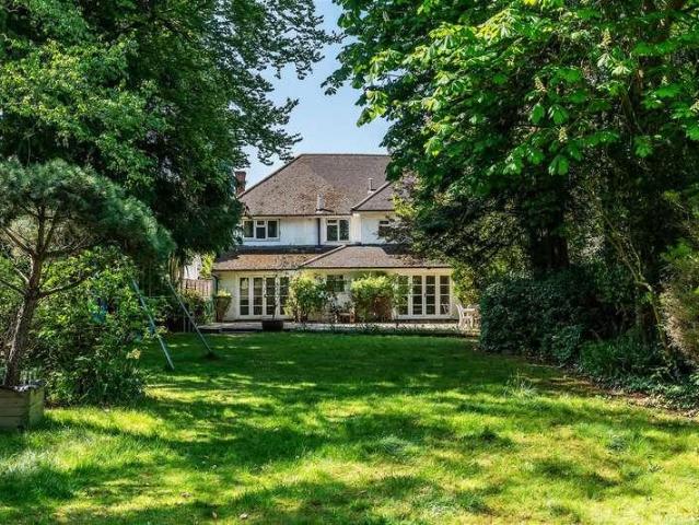 6 bed house for sale