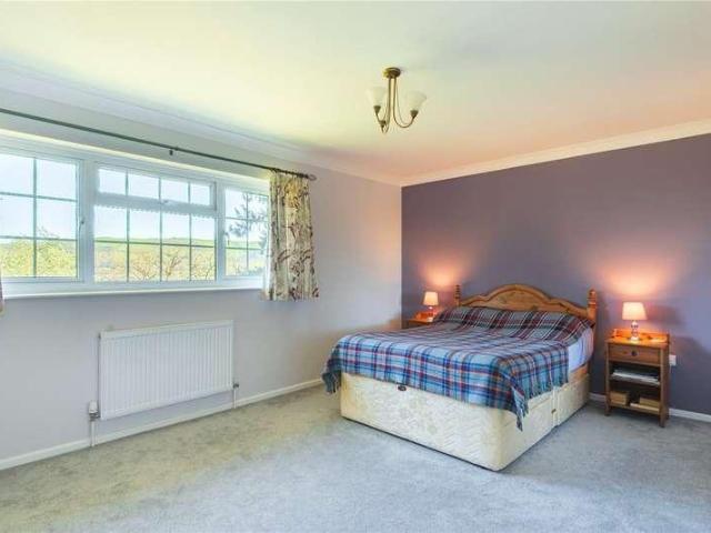 6 bed house for sale