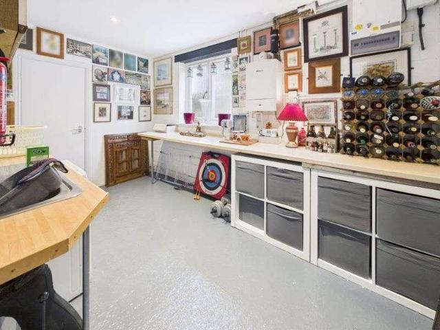 6 bed house for sale