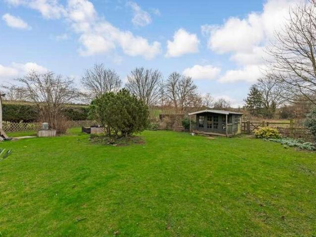 6 bed house for sale