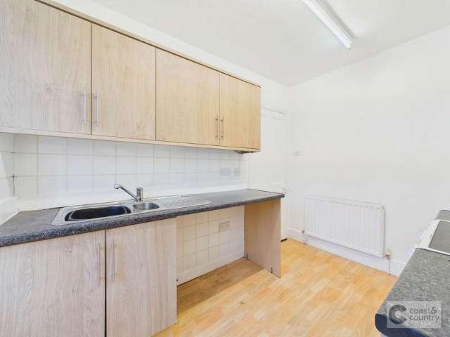 6 bed house for sale