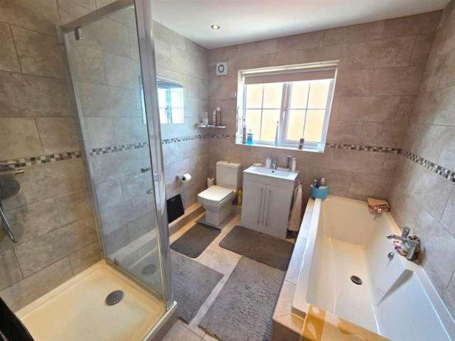 6 bed house for sale