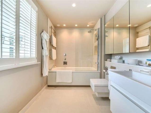 6 bed house for sale