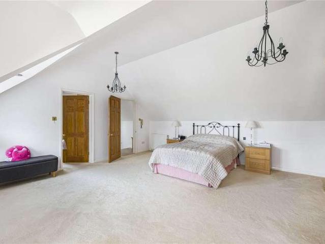 6 bed house for sale