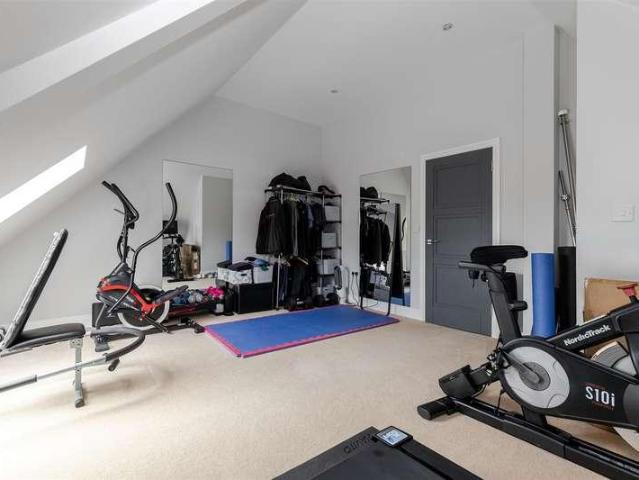 6 bed house for sale