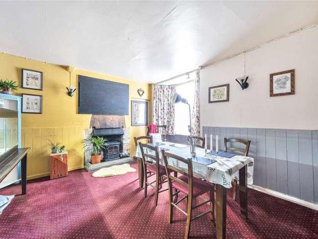 6 bed house for sale