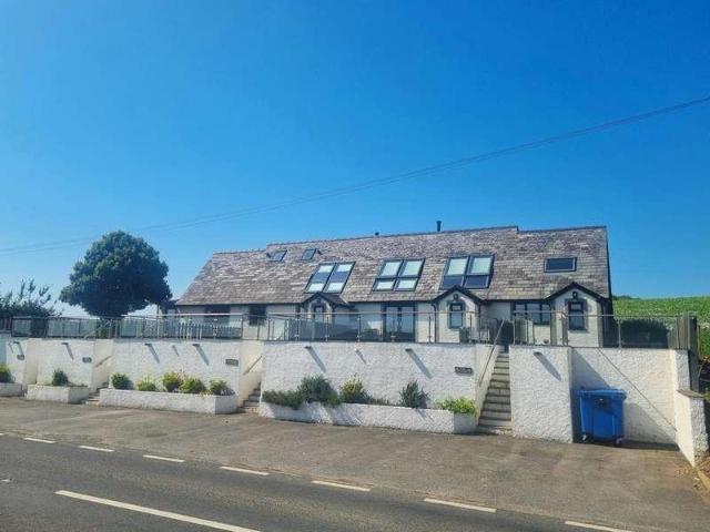 6 bed house for sale