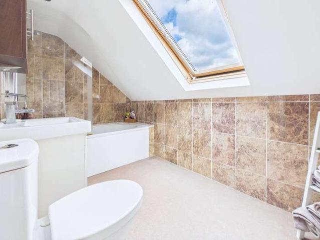 6 bed house for sale