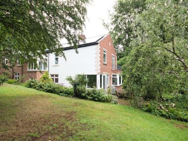 6 bed house for sale