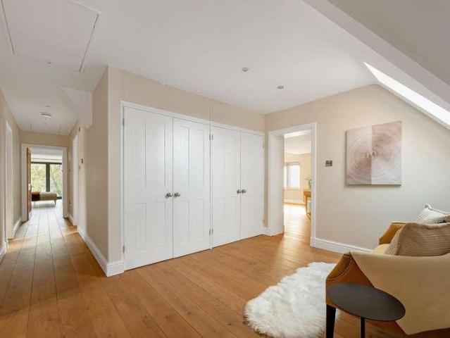 6 bed house for sale
