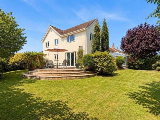 6 bed house for sale