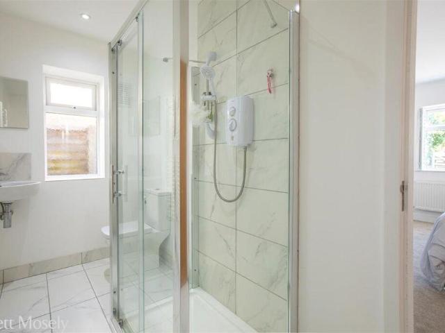 6 bed house for sale