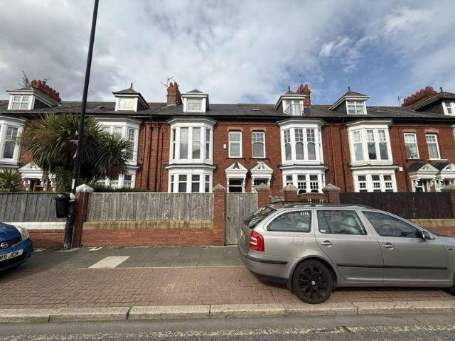 6 bed house for sale