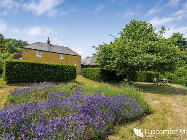 6 bed house for sale