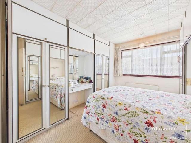 6 bed house for sale