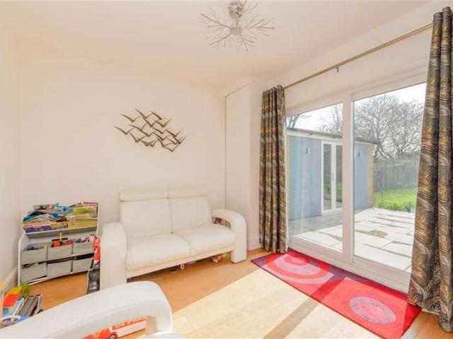 6 bed house for sale