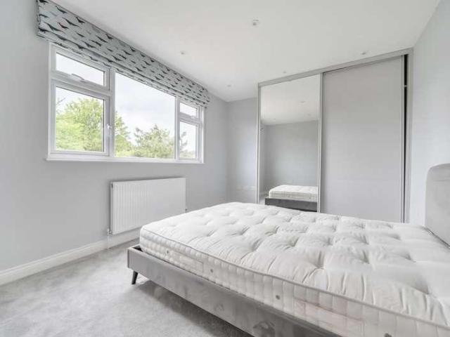 6 bed house for sale