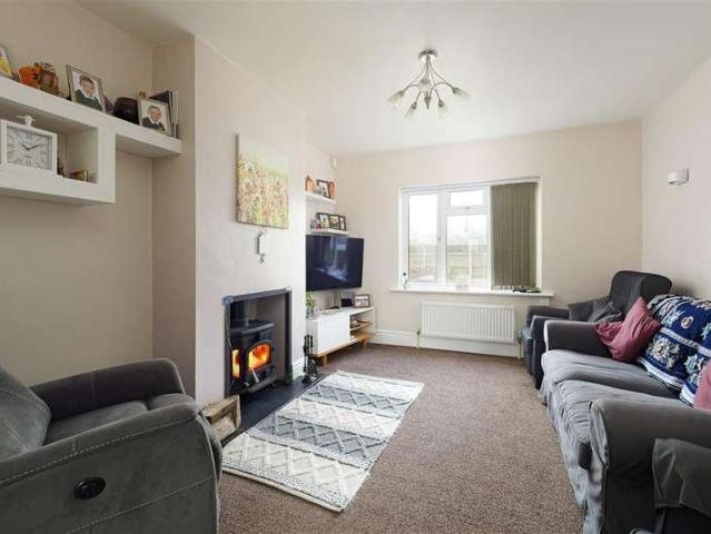 6 bed house for sale