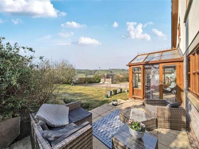 6 bed house for sale